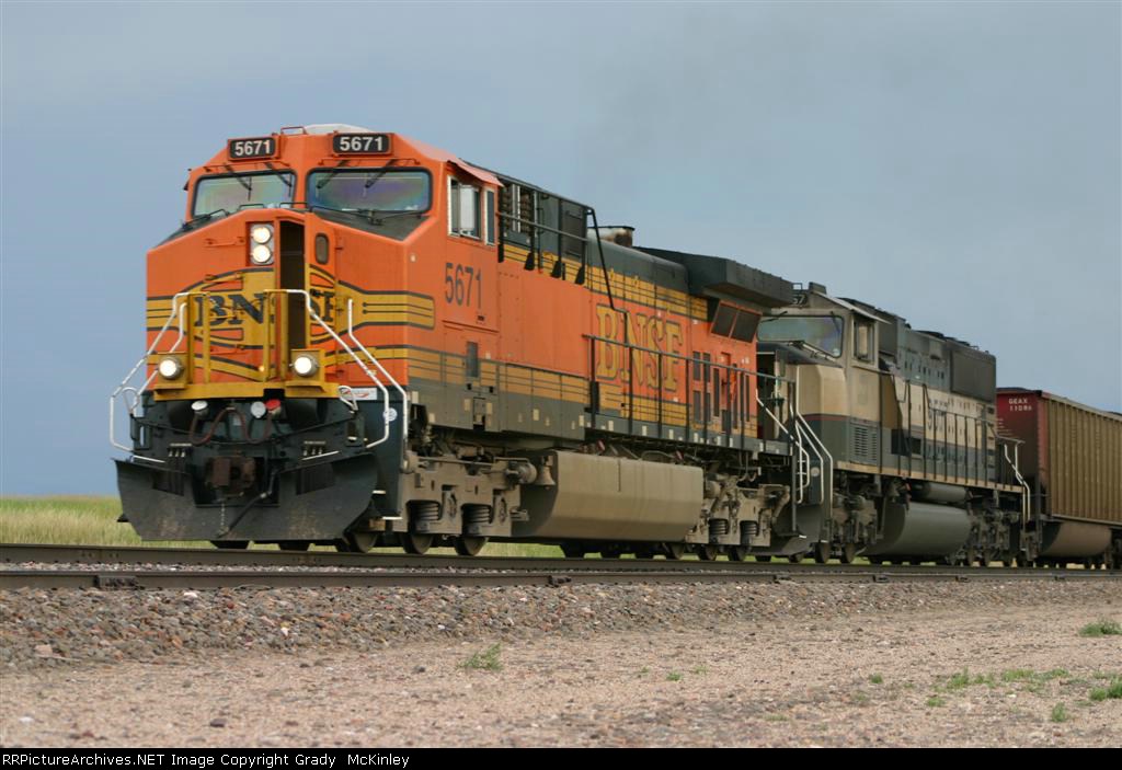 BNSF 5671